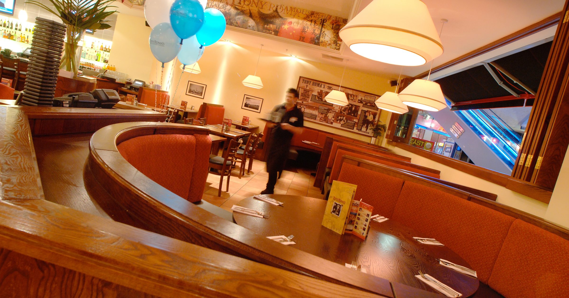 Tony Roma's Steakhouse Restaurant | Fit Out Contractor / Shopfitter